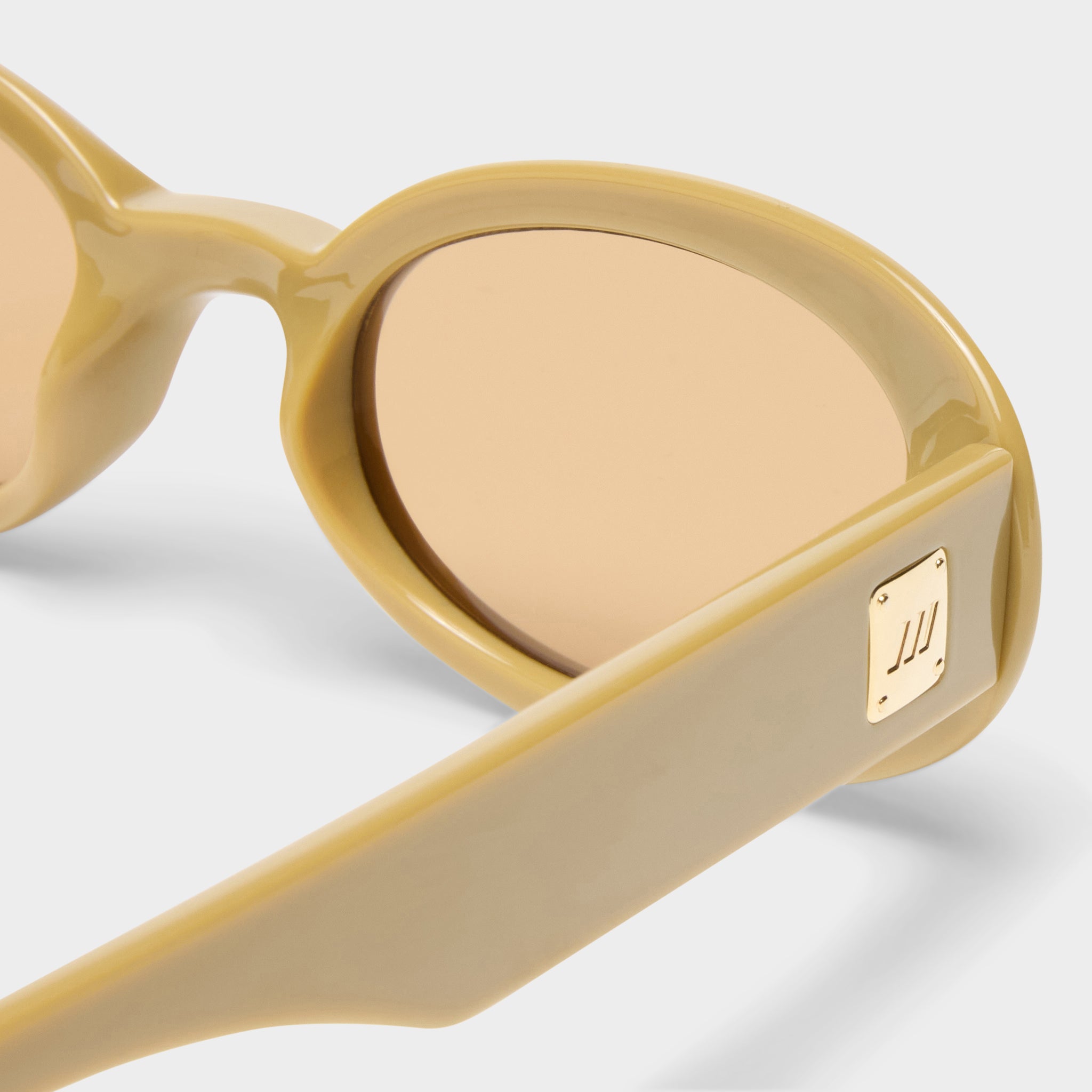 Work It! Biscotti Uni-Sex Oval Sunglasses | Le Specs – Le Specs US