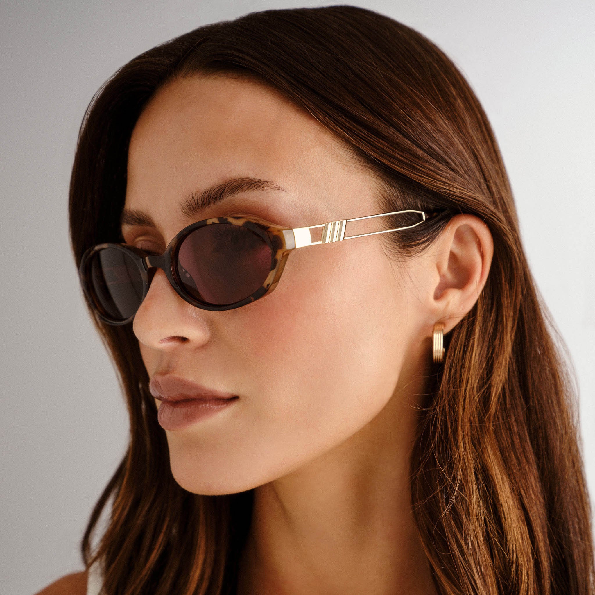 Lunita Tort Female Oval Sunglasses | Le Specs
