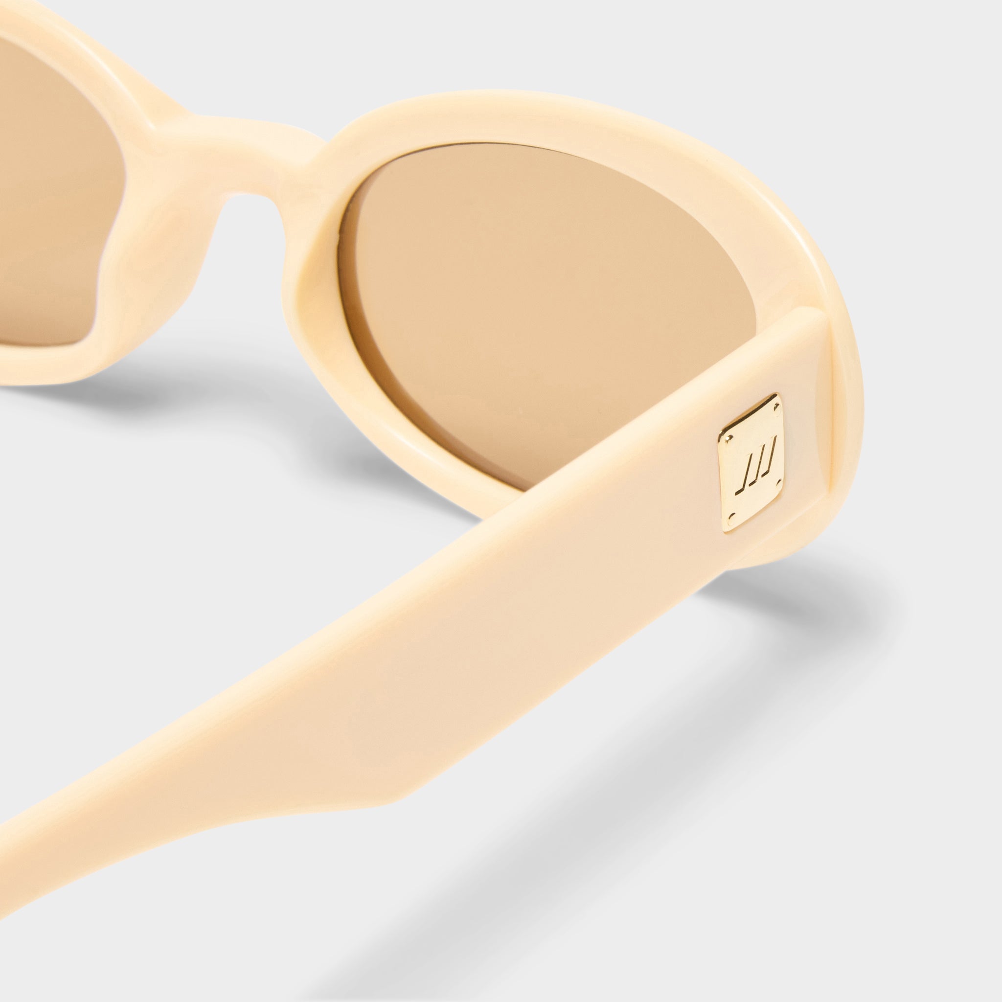 Work It! Ivory Female Oval Sunglasses | Le Specs