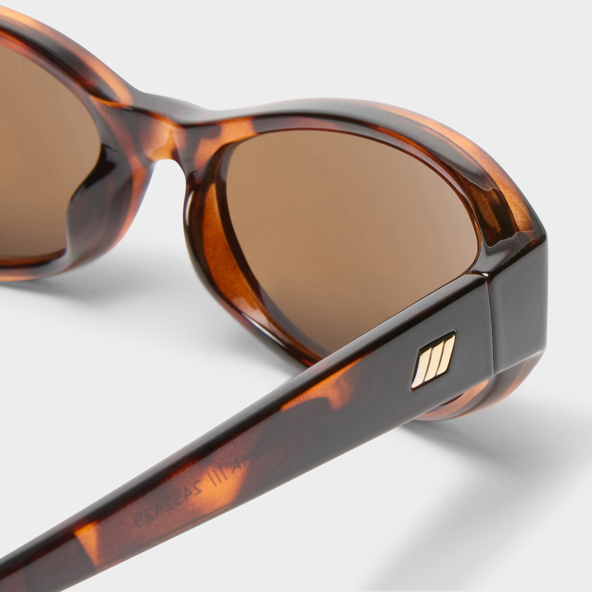 Don't Cha Tort Uni-Sex Oval Sunglasses | Le Specs